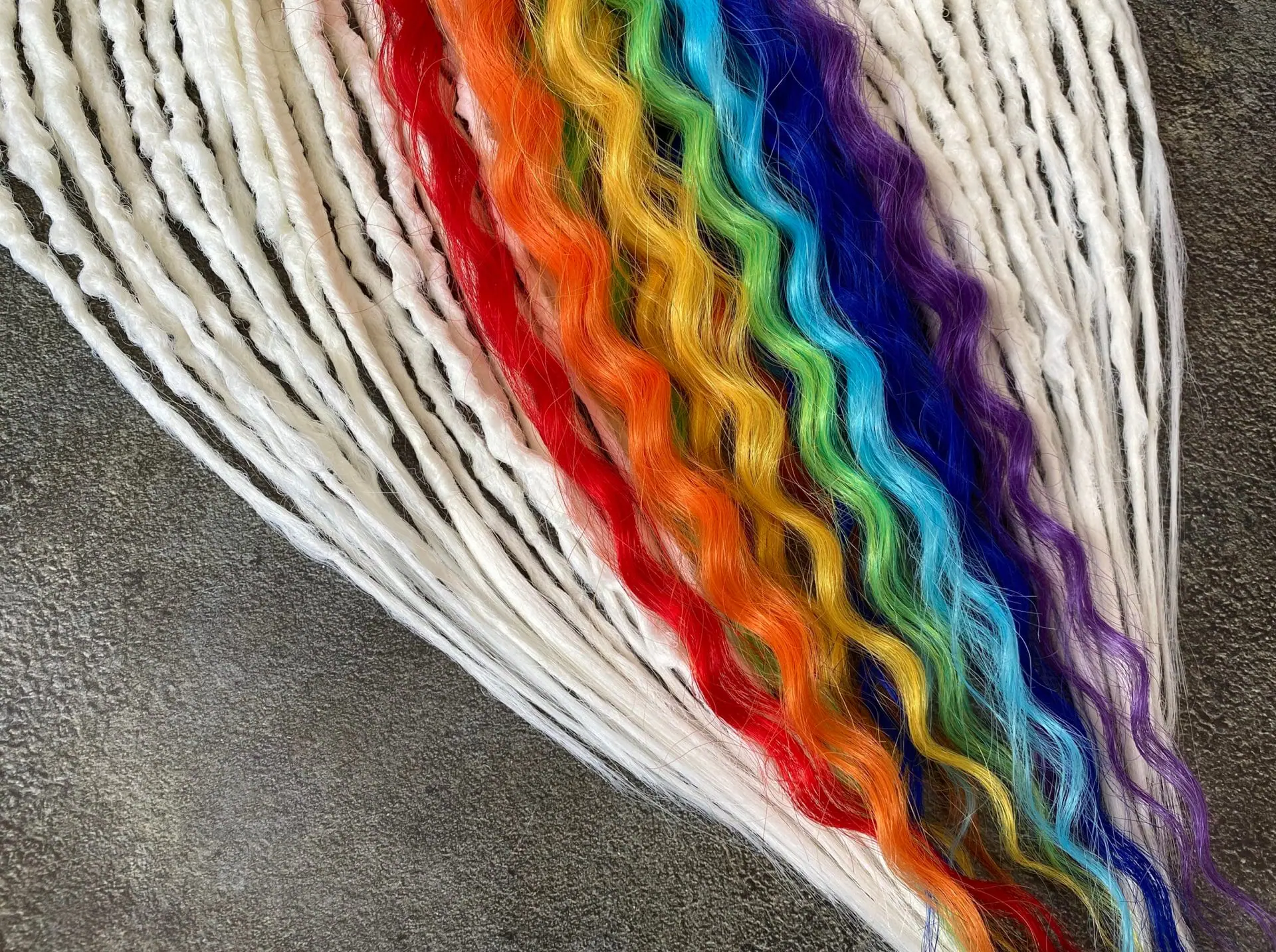 White rainbow synthetic bohemian textured DE SE dreadlocks - Crealandia