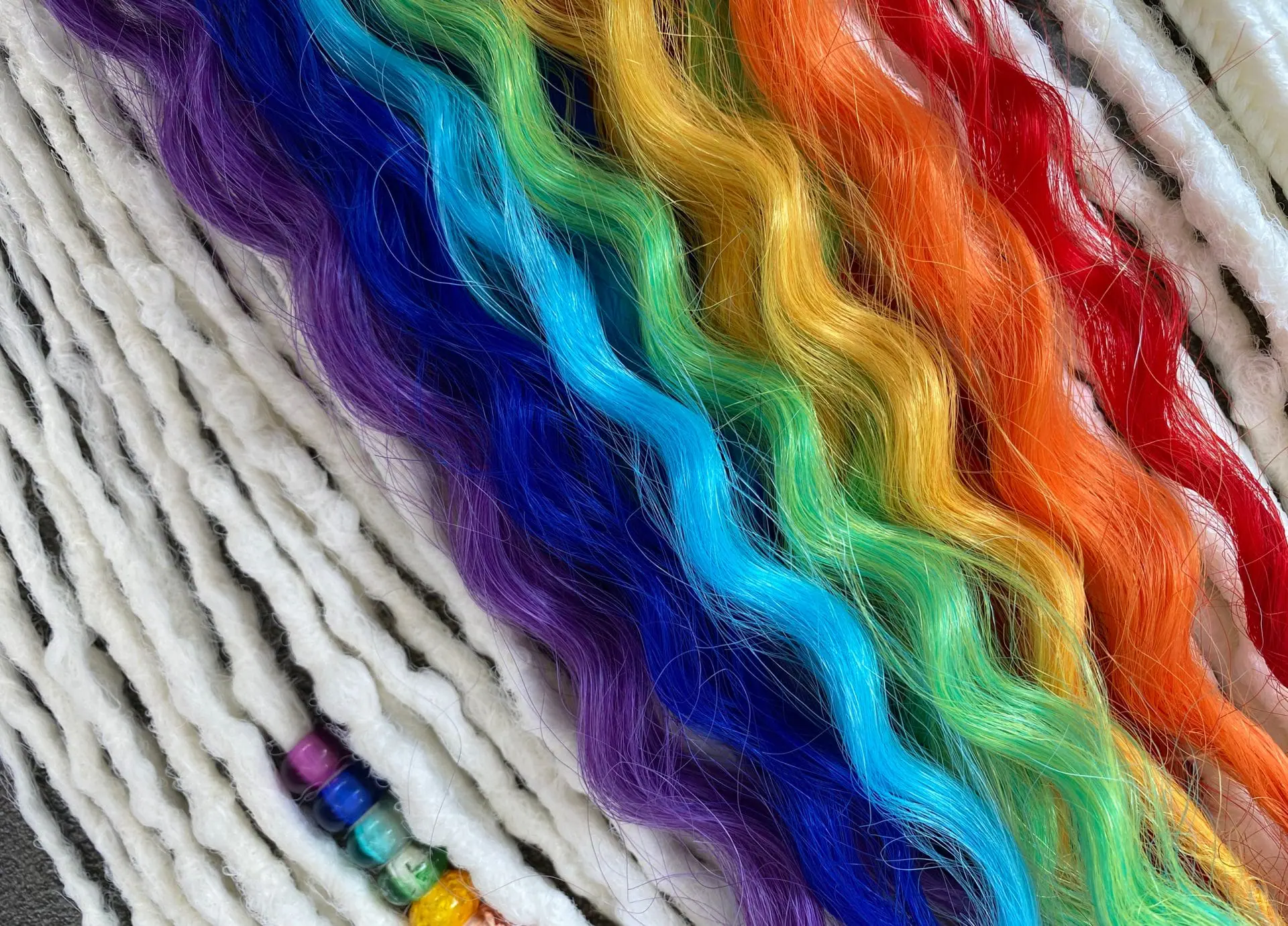 White rainbow synthetic bohemian textured DE SE dreadlocks - Crealandia