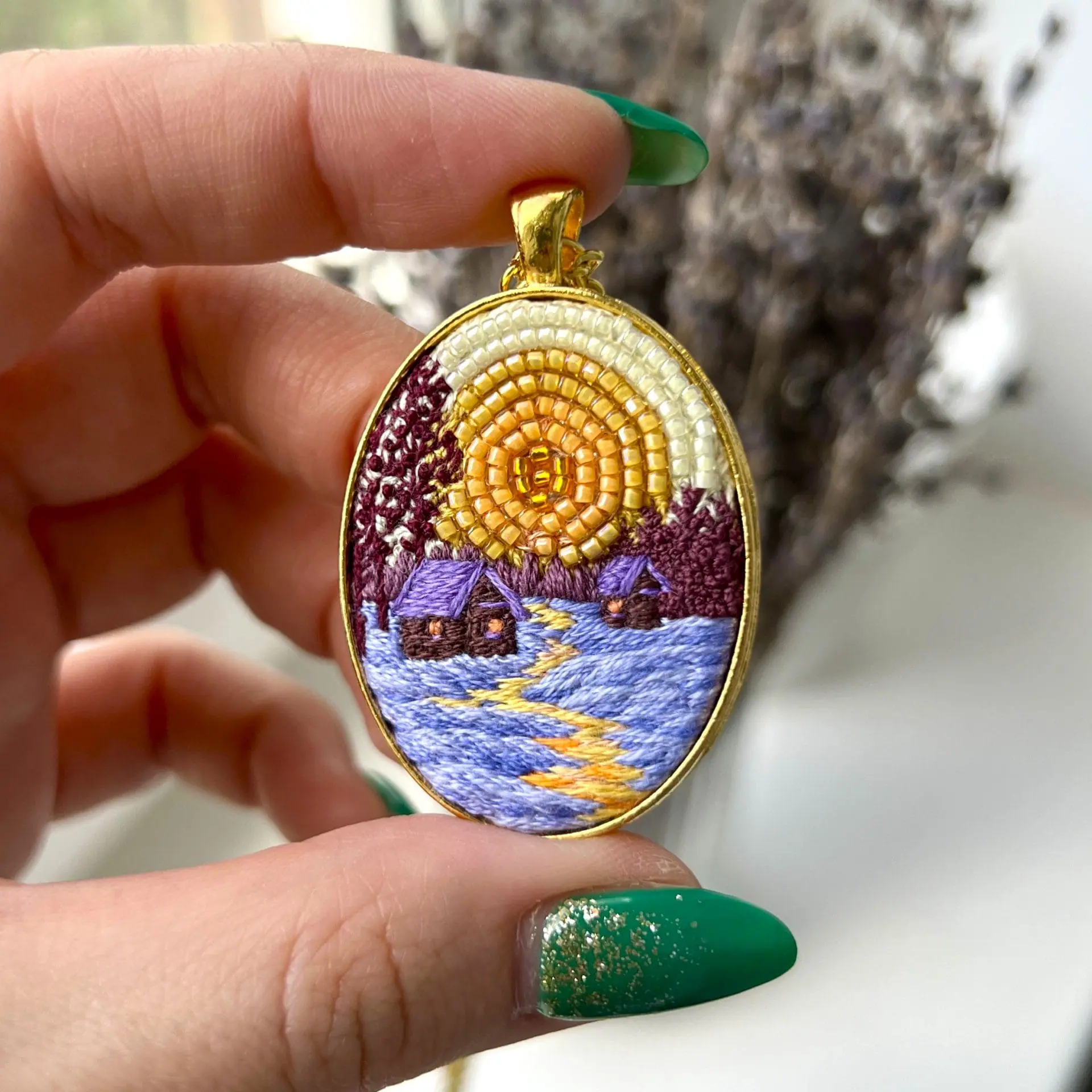 Solstice Glow, landscape embroidery pendant - Crealandia