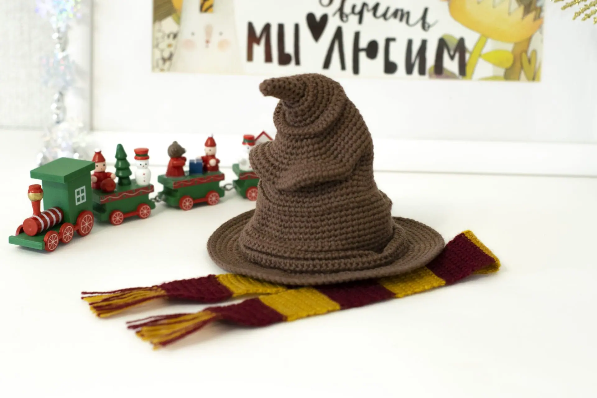 Miniature realistic sorting hat and scarf of the Gryffindor