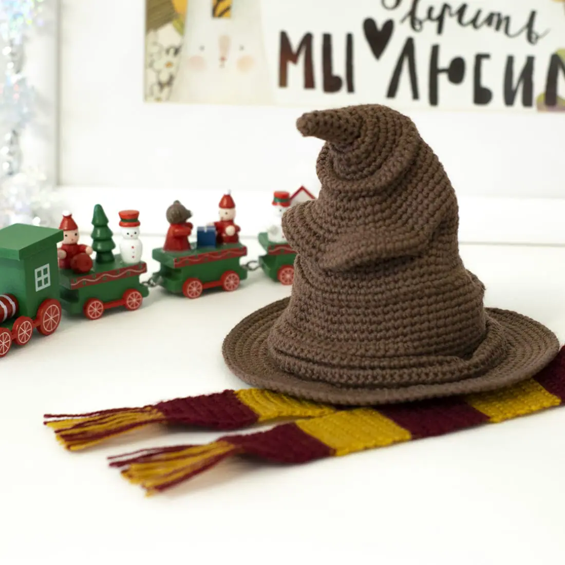 Miniature realistic sorting hat and scarf of the Gryffindor