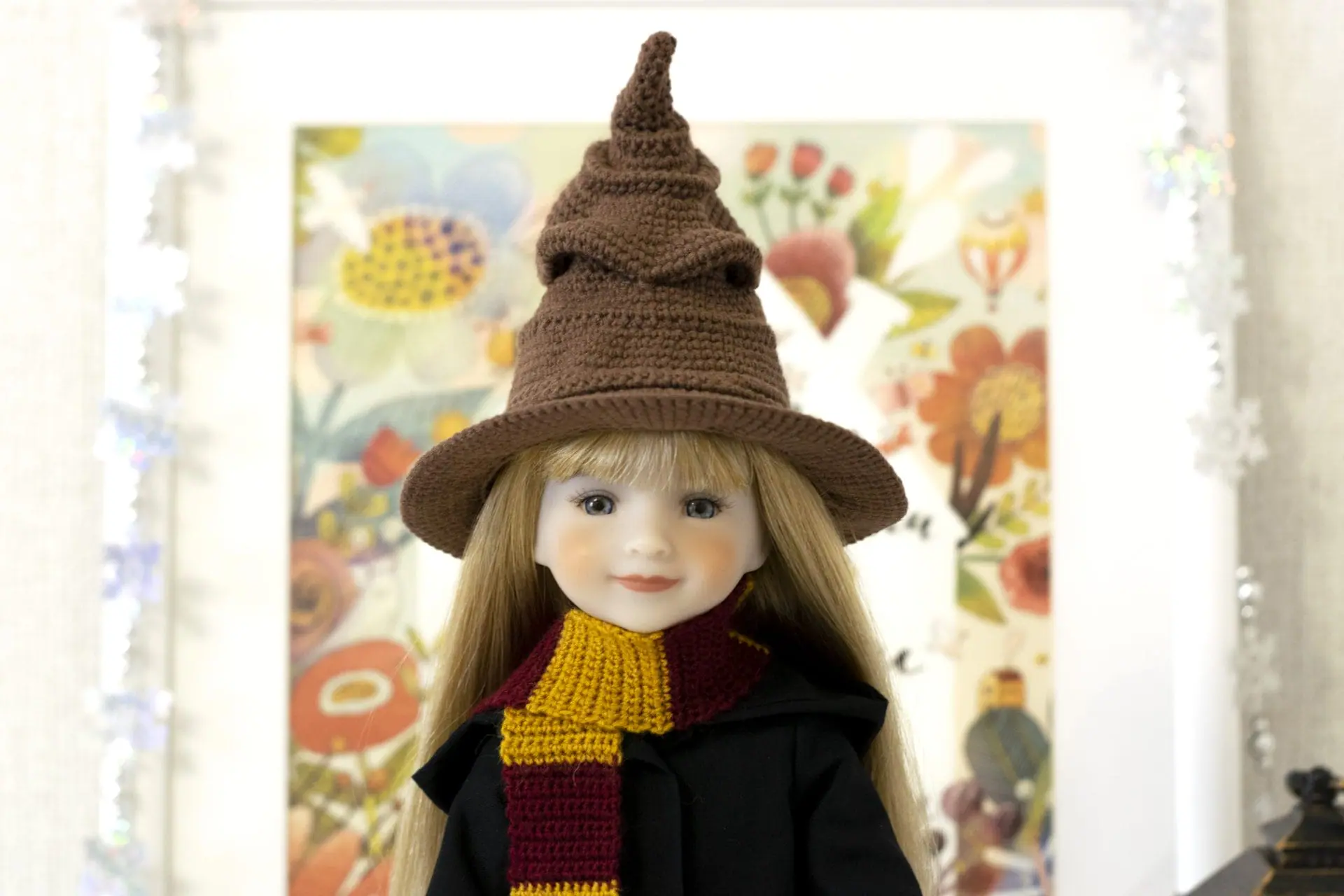 Miniature realistic sorting hat and scarf of the Gryffindor