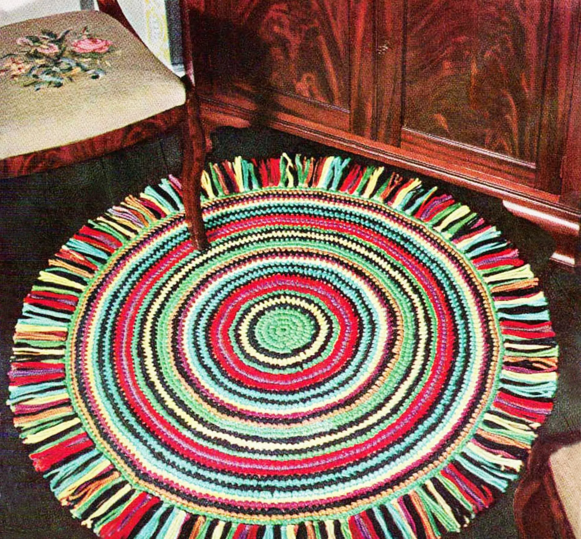 The crocheted round rug in color, pattern vintage, home decor - Crealandia