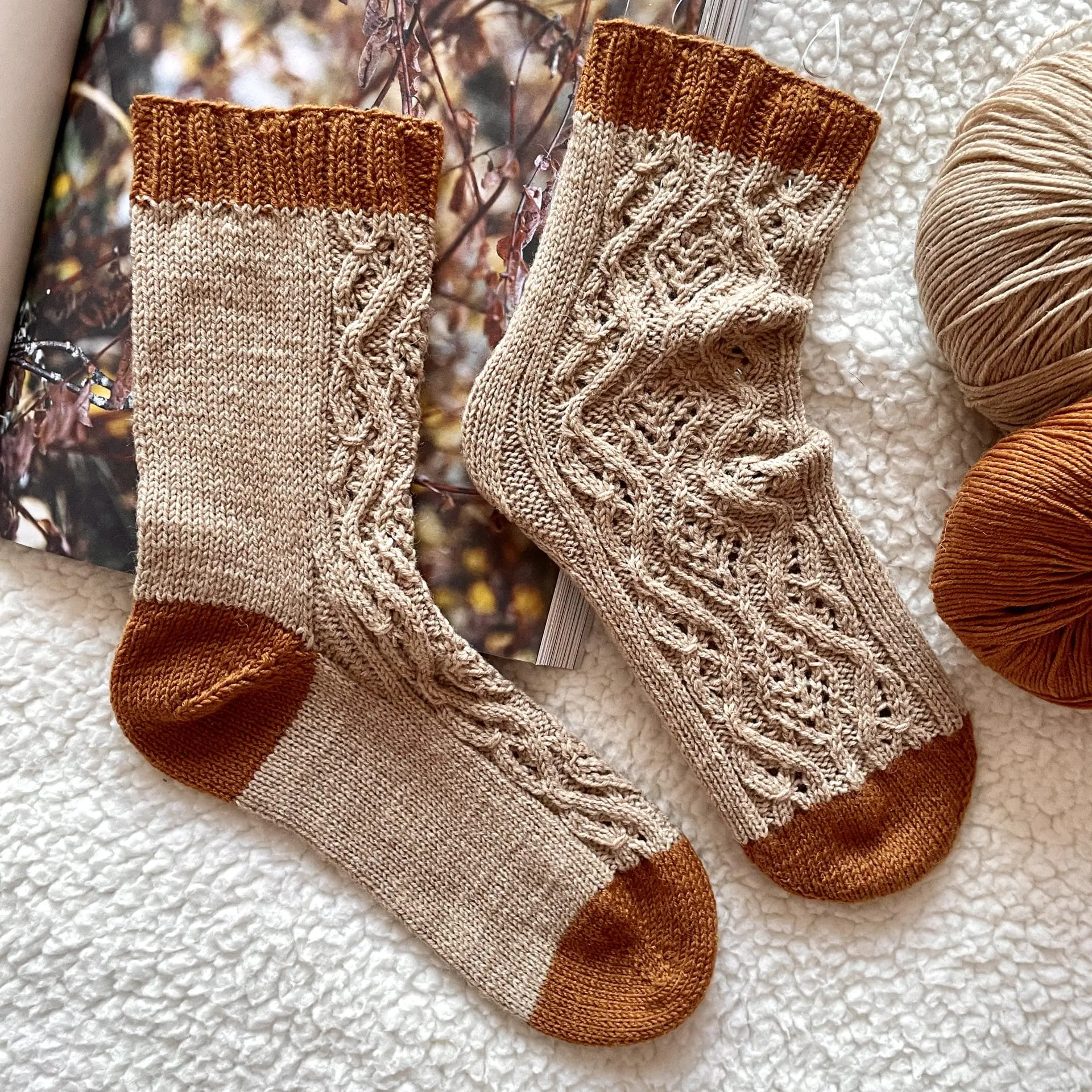 Alhambra socks knitting pattern (PDF ENG) - Crealandia