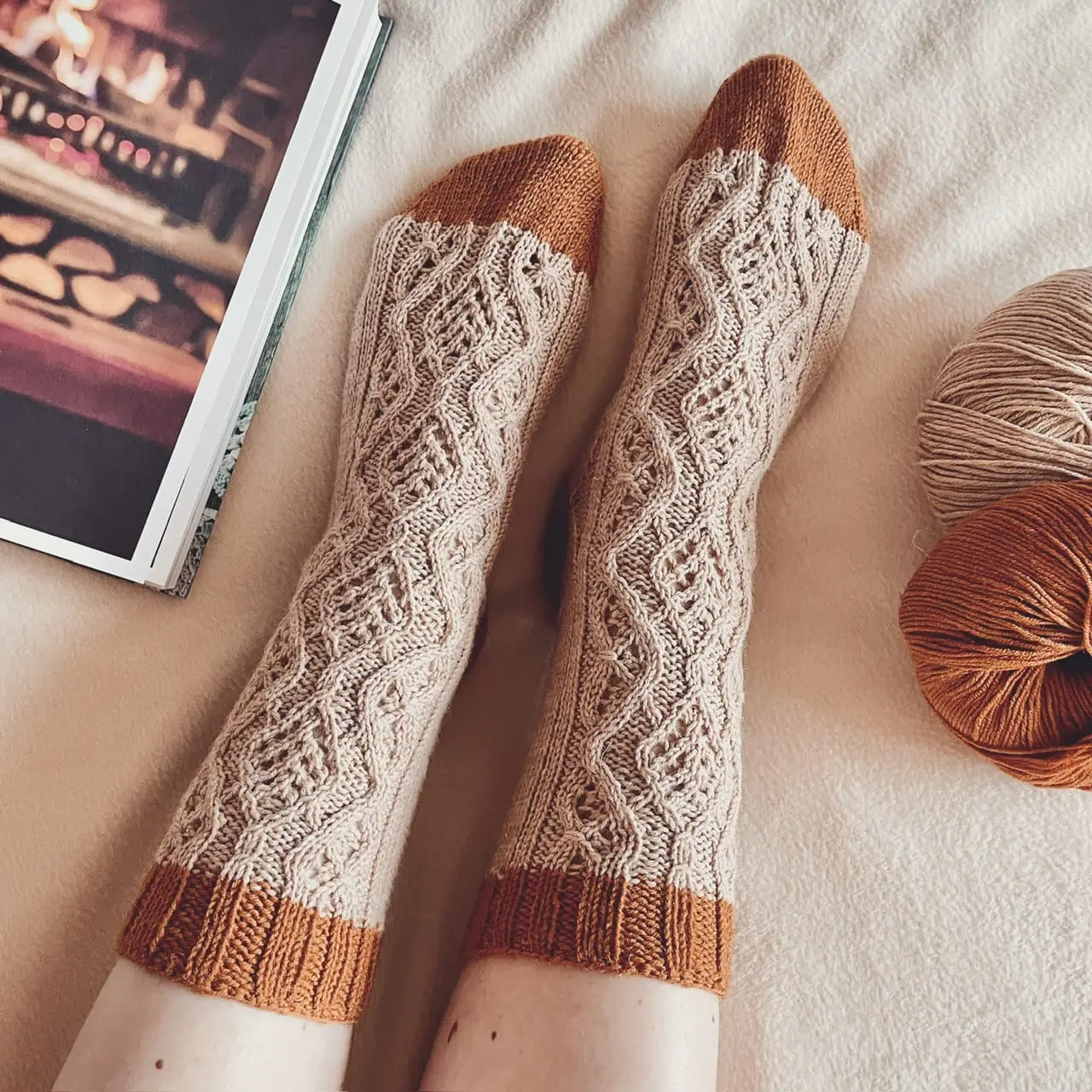 Alhambra socks knitting pattern (PDF ENG) - Crealandia