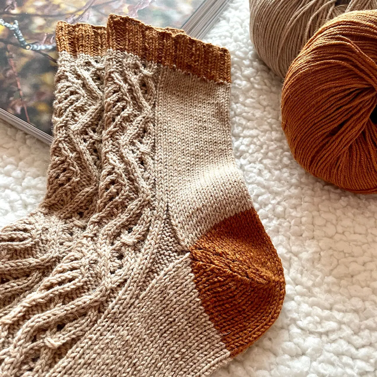 Alhambra socks knitting pattern (PDF ENG) - Crealandia