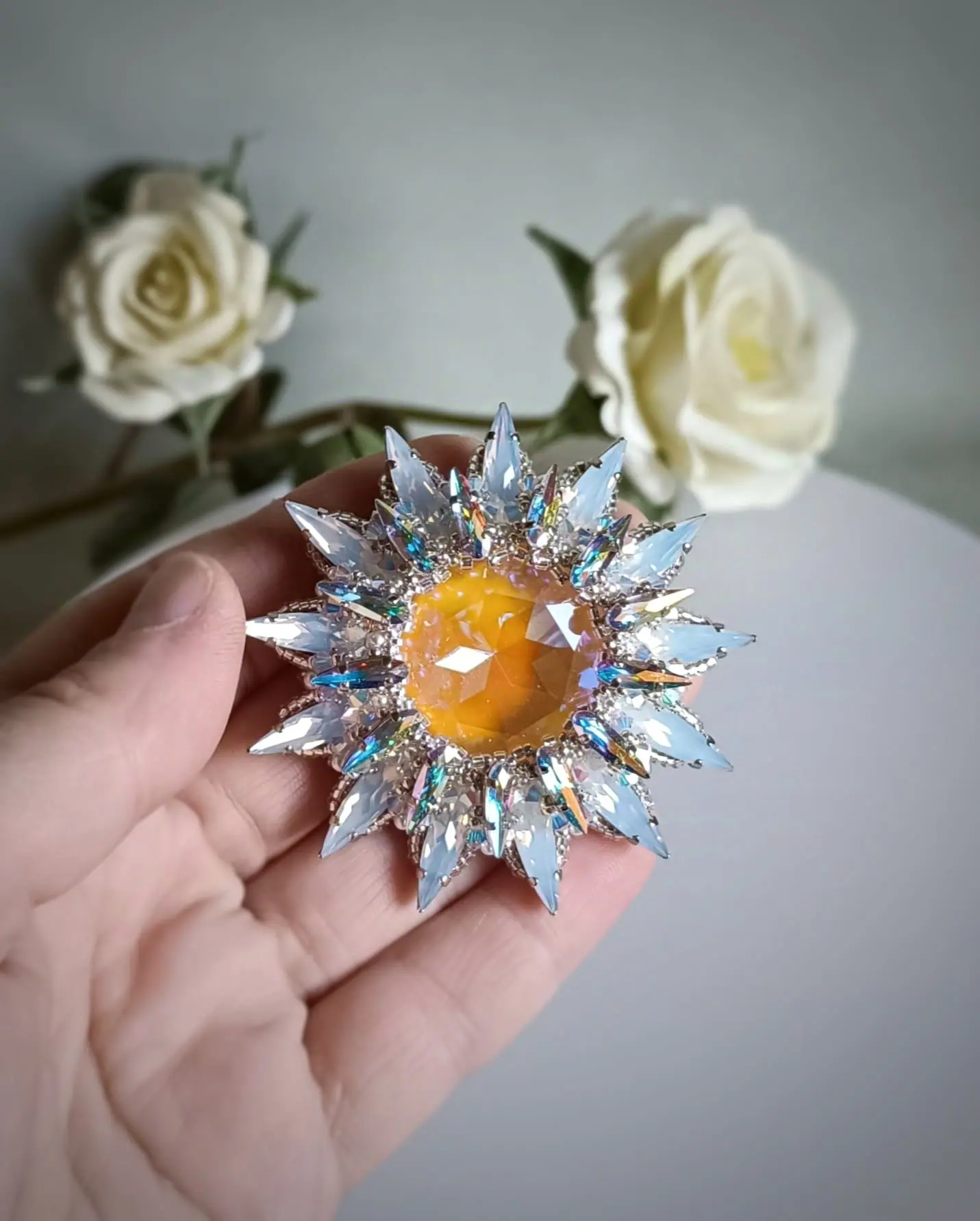 Crystal Daisy brooch - Crealandia
