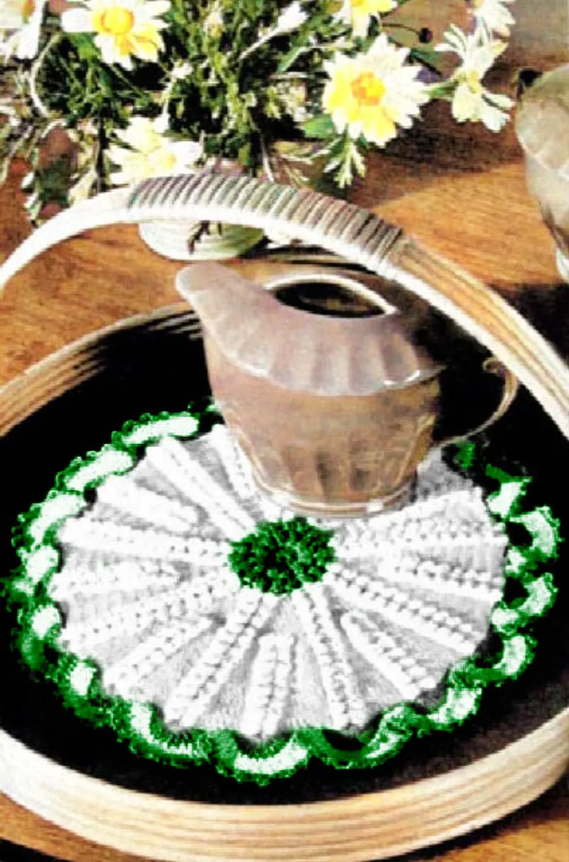 Pattern vintage crochet, fluffy ruffles doily, home decor napkin ...