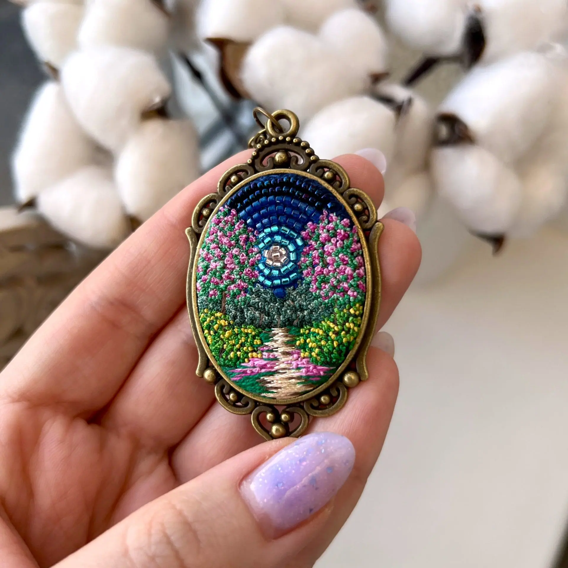 Night Bloom landscape embroidery pendant - Crealandia