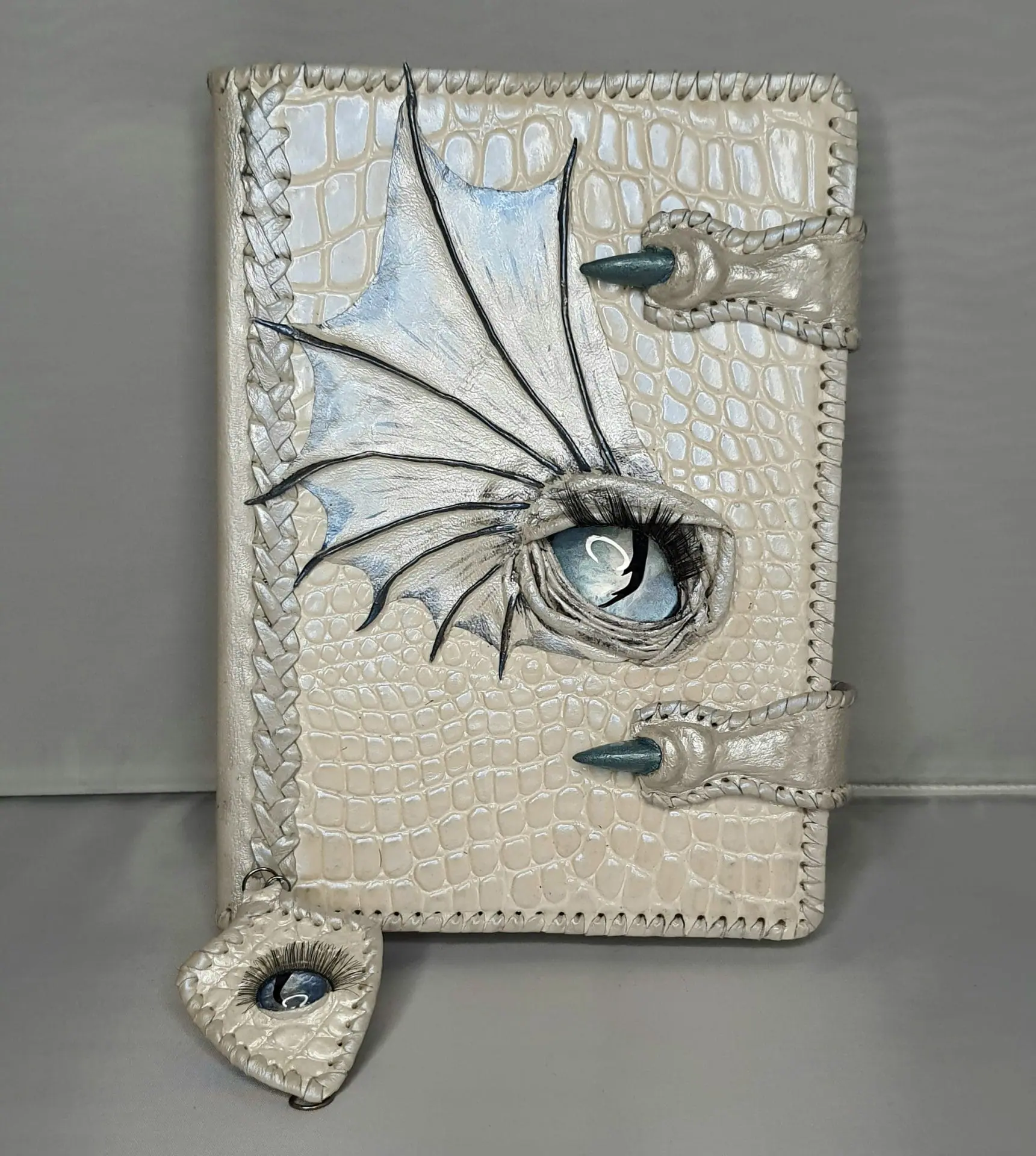 Unique leather notebook. - Crealandia