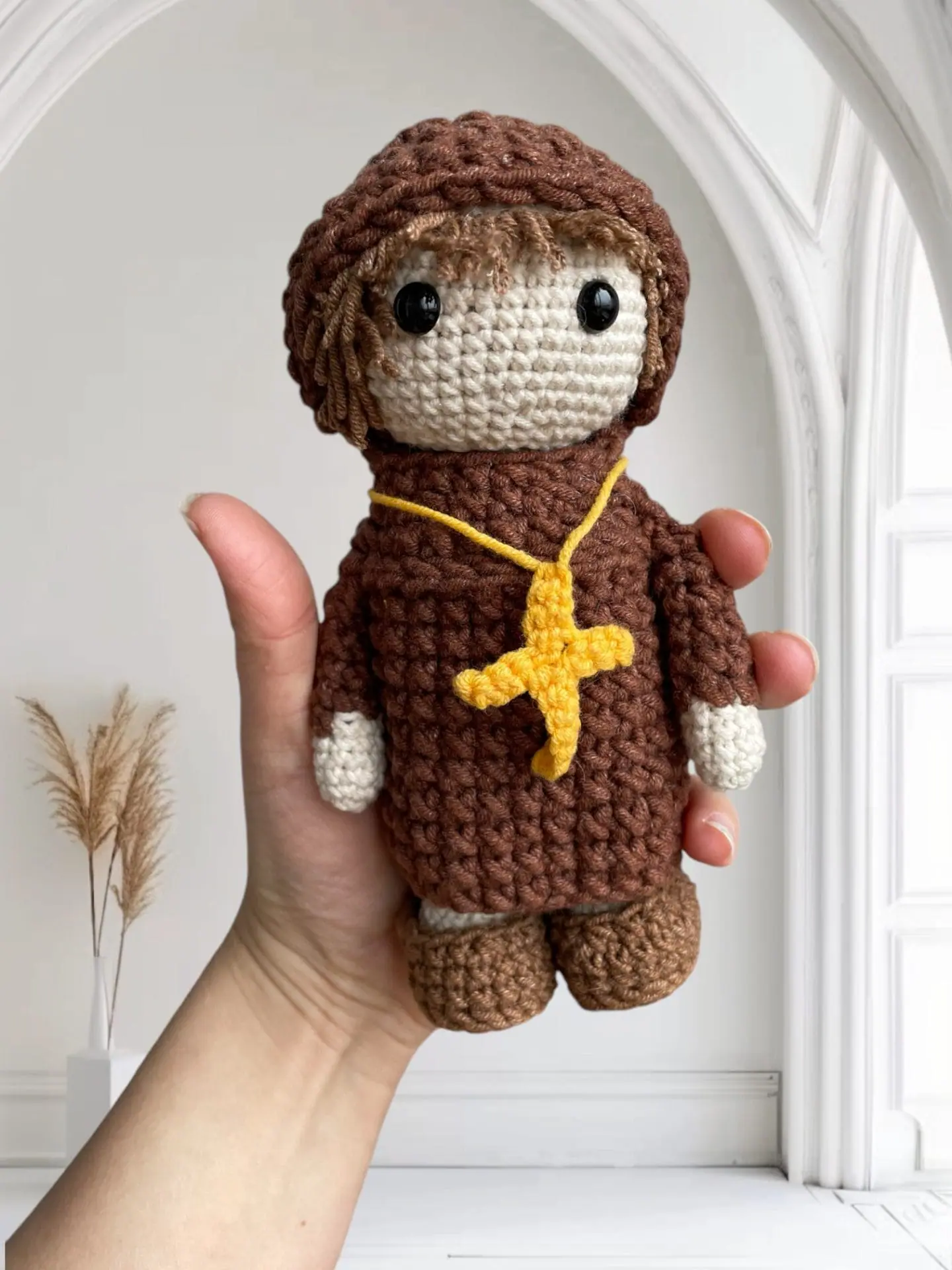 medieval monk, knitted toy - Crealandia