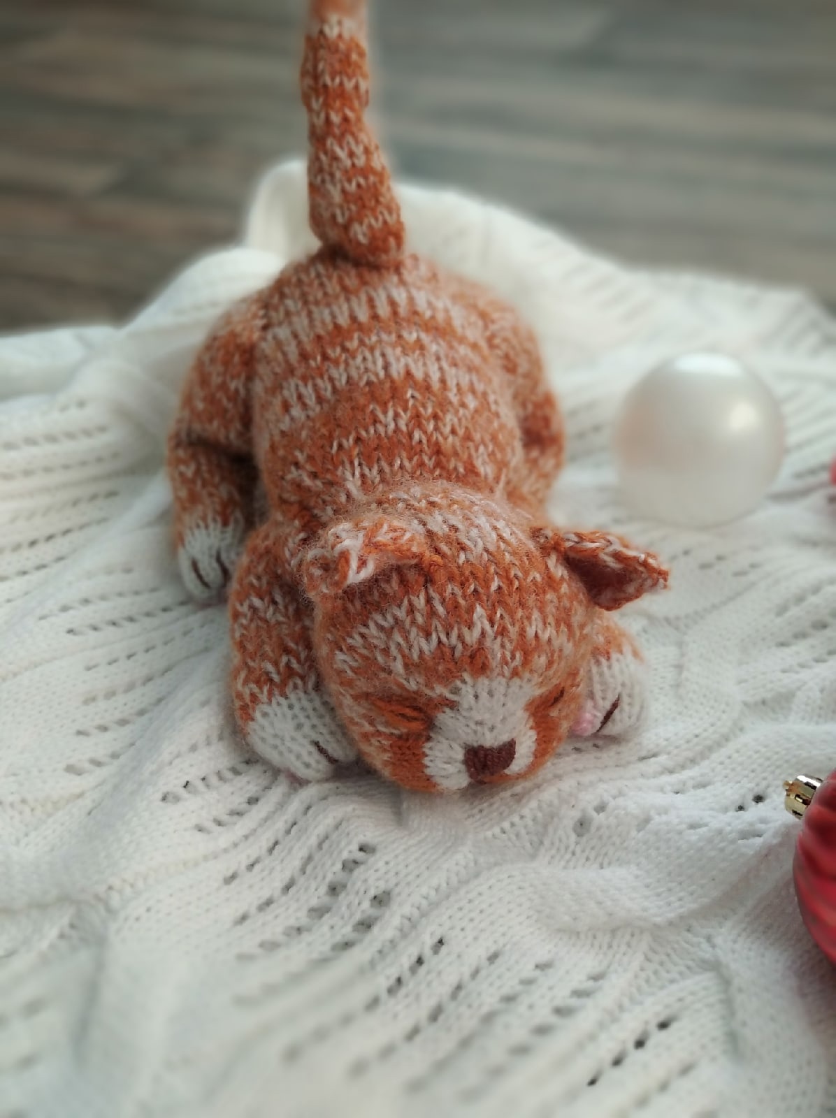 Kitten knitting pattern. Pretty Sitting Kitten.