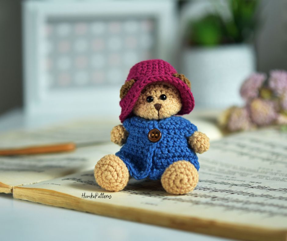 Crochet bear pattern and crochet teddy bear clothes