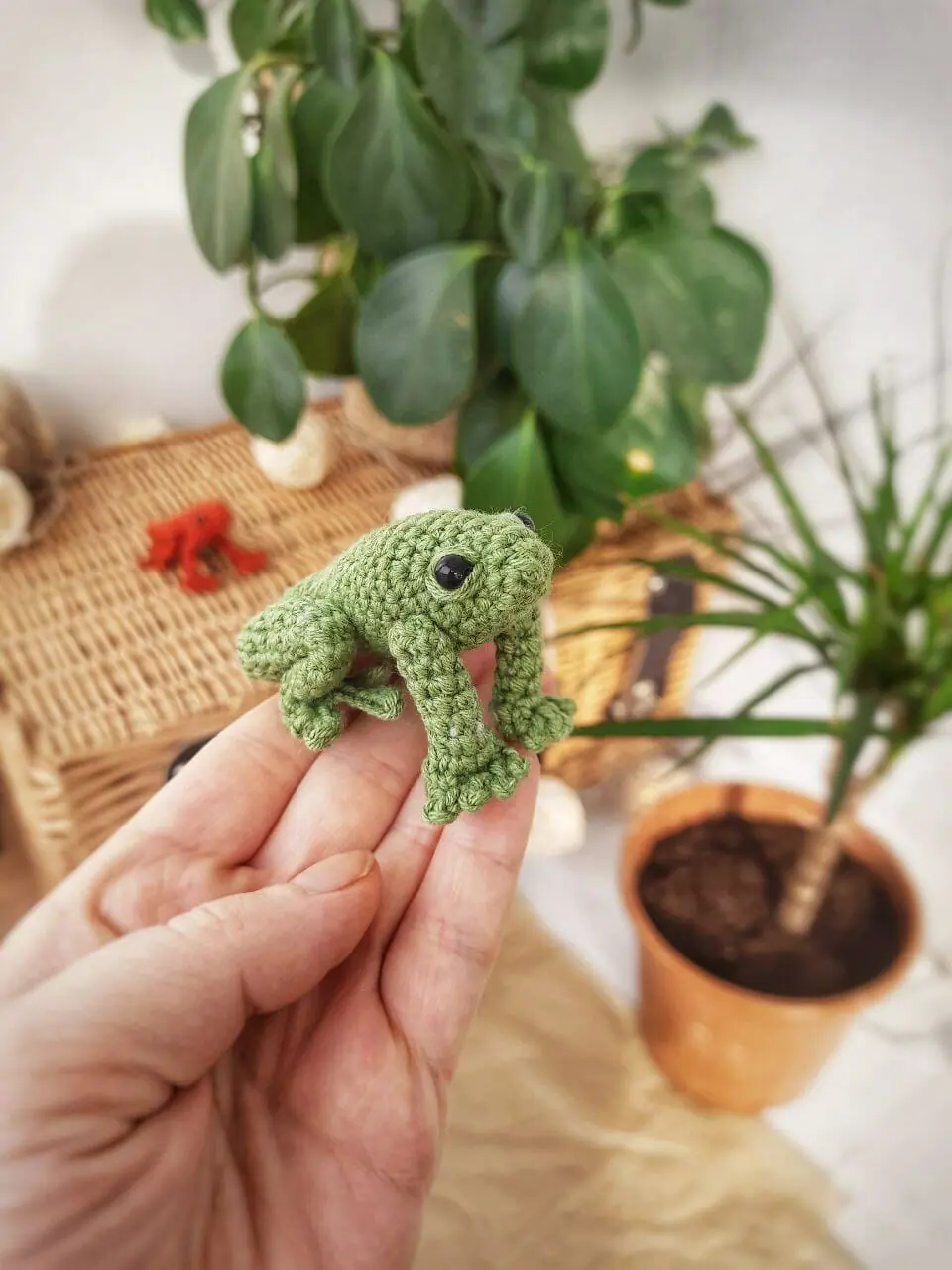 Amigurumi tree Frogs Crochet Pattern. Amigurumi mini frog