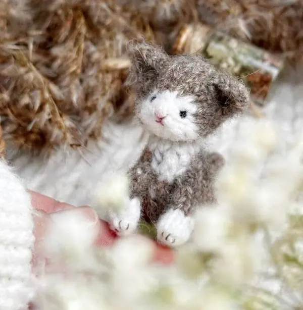 Mini cat knitting pattern Pet for doll Tiny cute toy 1