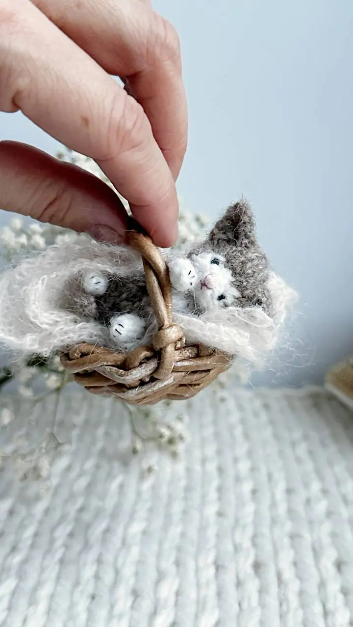 Mini cat knitting pattern Pet for doll Tiny cute toy 1