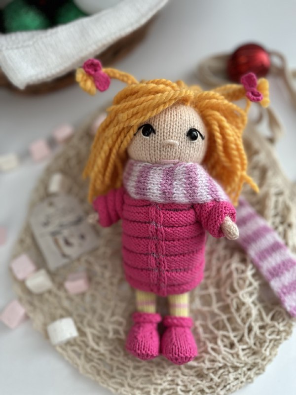 Cindy Lou knitting pattern. Doll knitting pattern