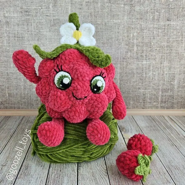 Crochet Raspberry pattern, Amigurumi berry with eyes & hands