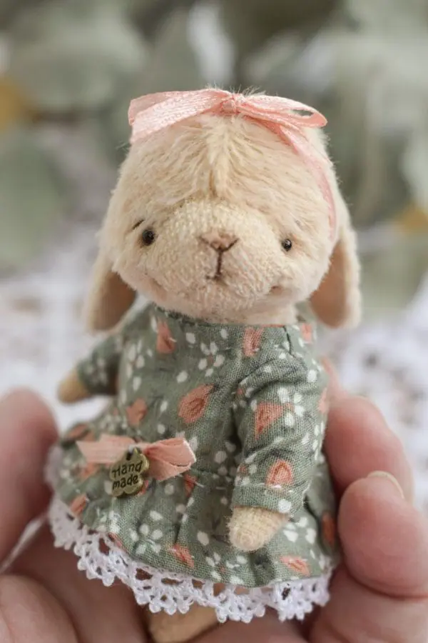 Miniature ooak Easter bunny - DailyDoll Shop