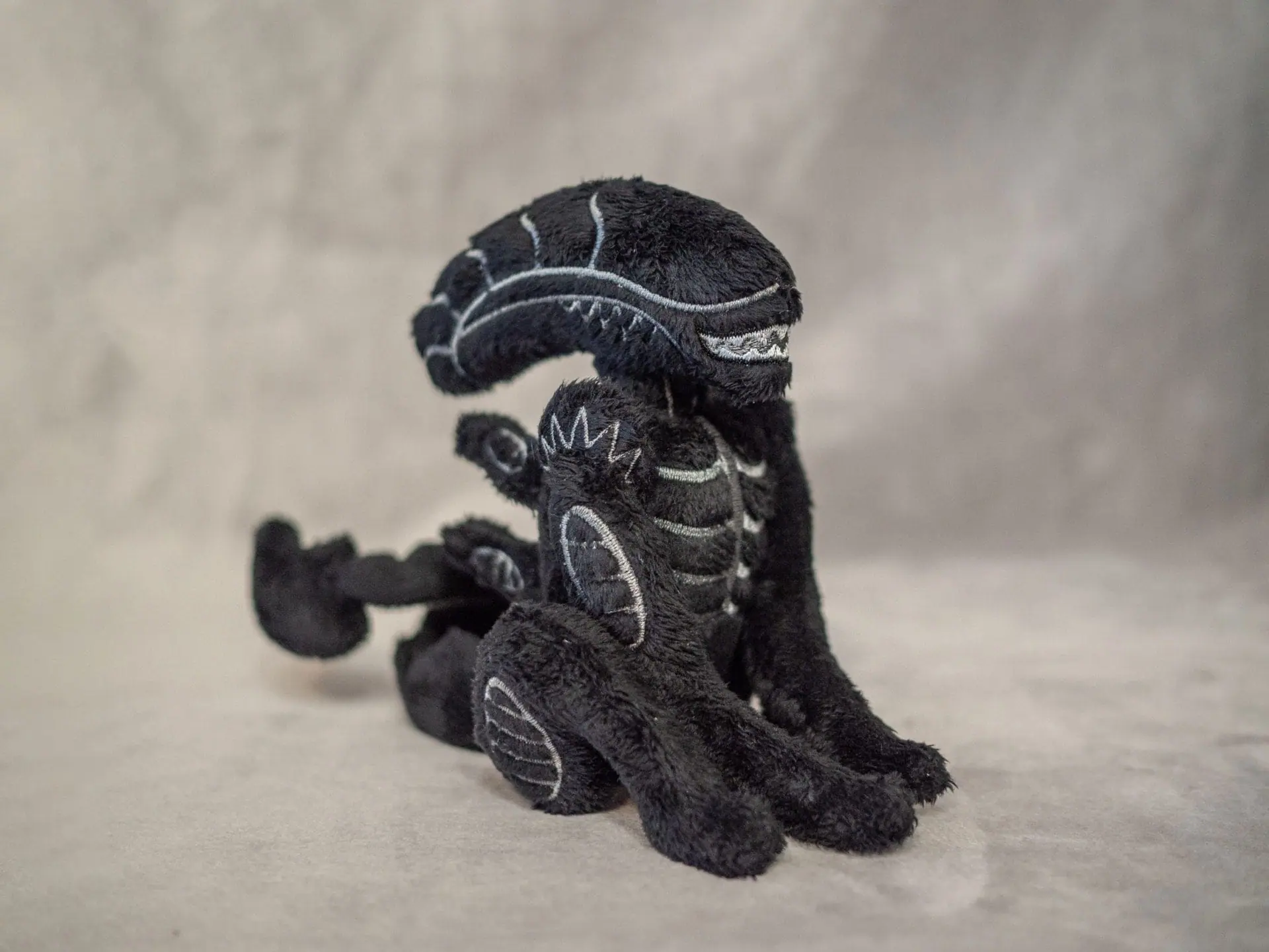 Xenomorph Sitting Plush Toy - DailyDoll Shop
