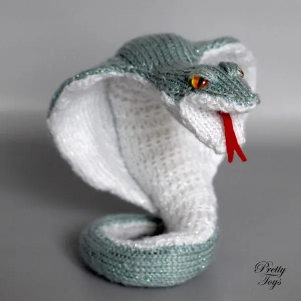 Queen of Snakes, Cobra knitting pattern by Pretty Toys