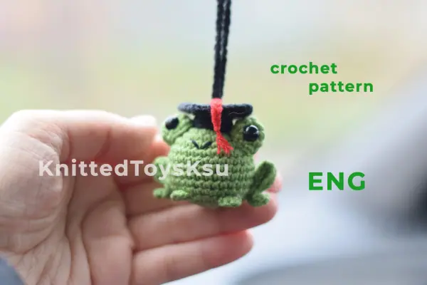 Graduation cap frog mushroom car charm crochet pattern
