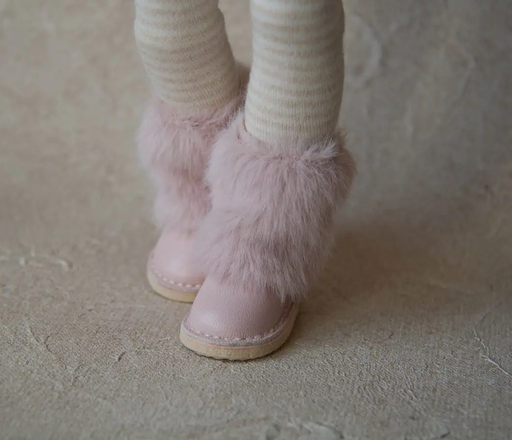 Boots with fur, uggs for Meadow Tween doll