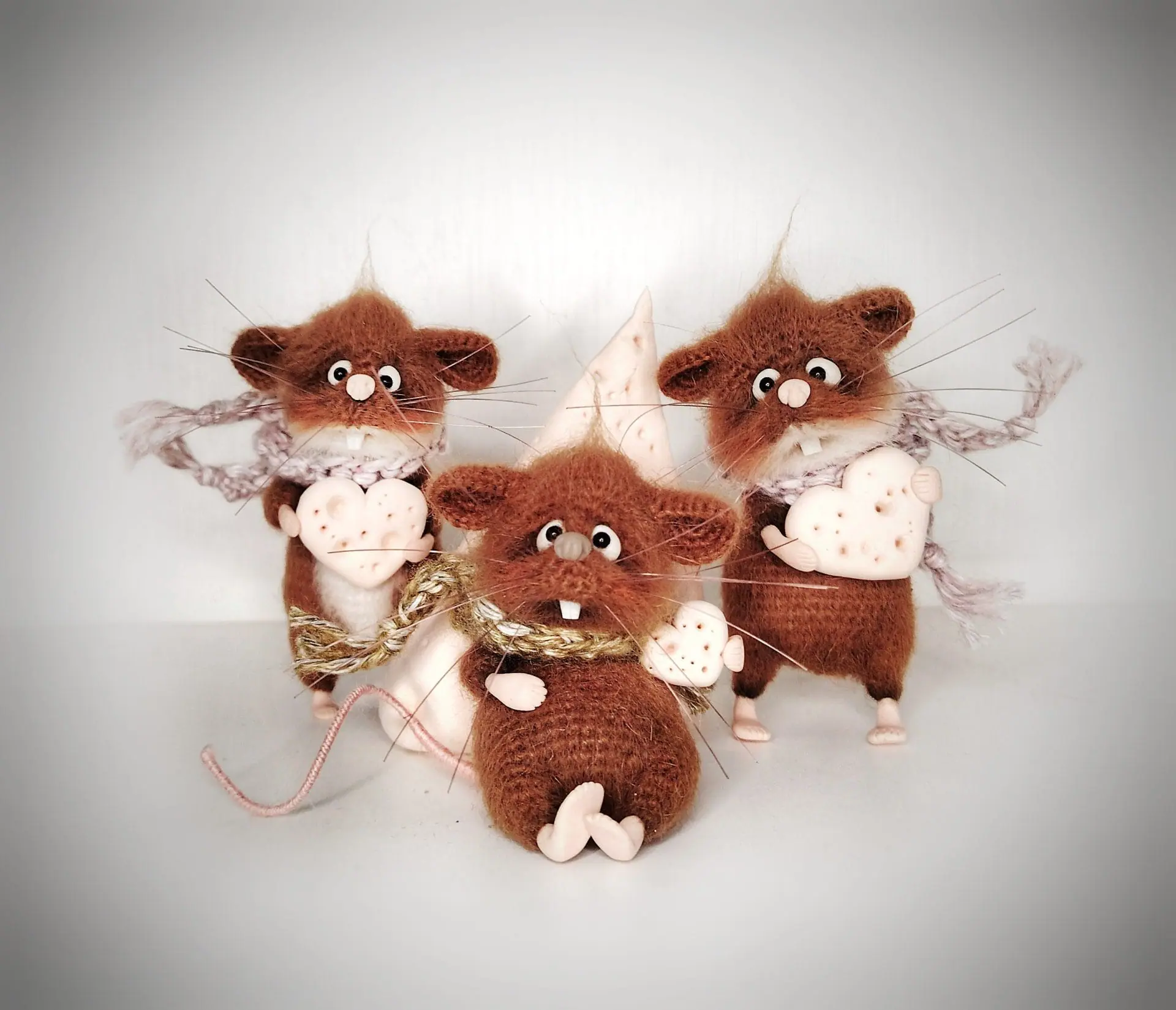 Miniature mice with cheese, souvenir crochet mice