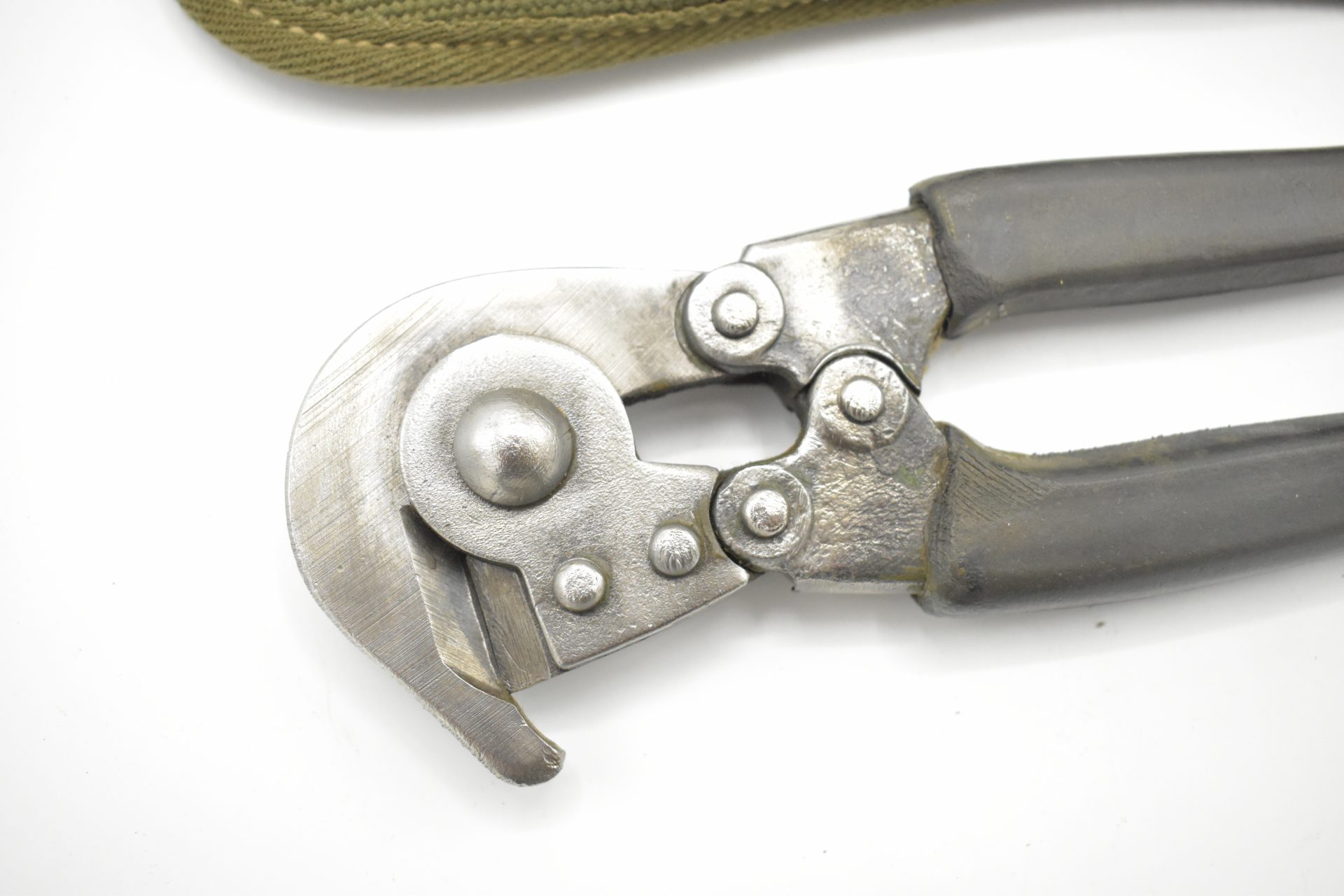 U.S WW2 Wirecutter with webbing marked ‘Lee 1945’ – Byf41