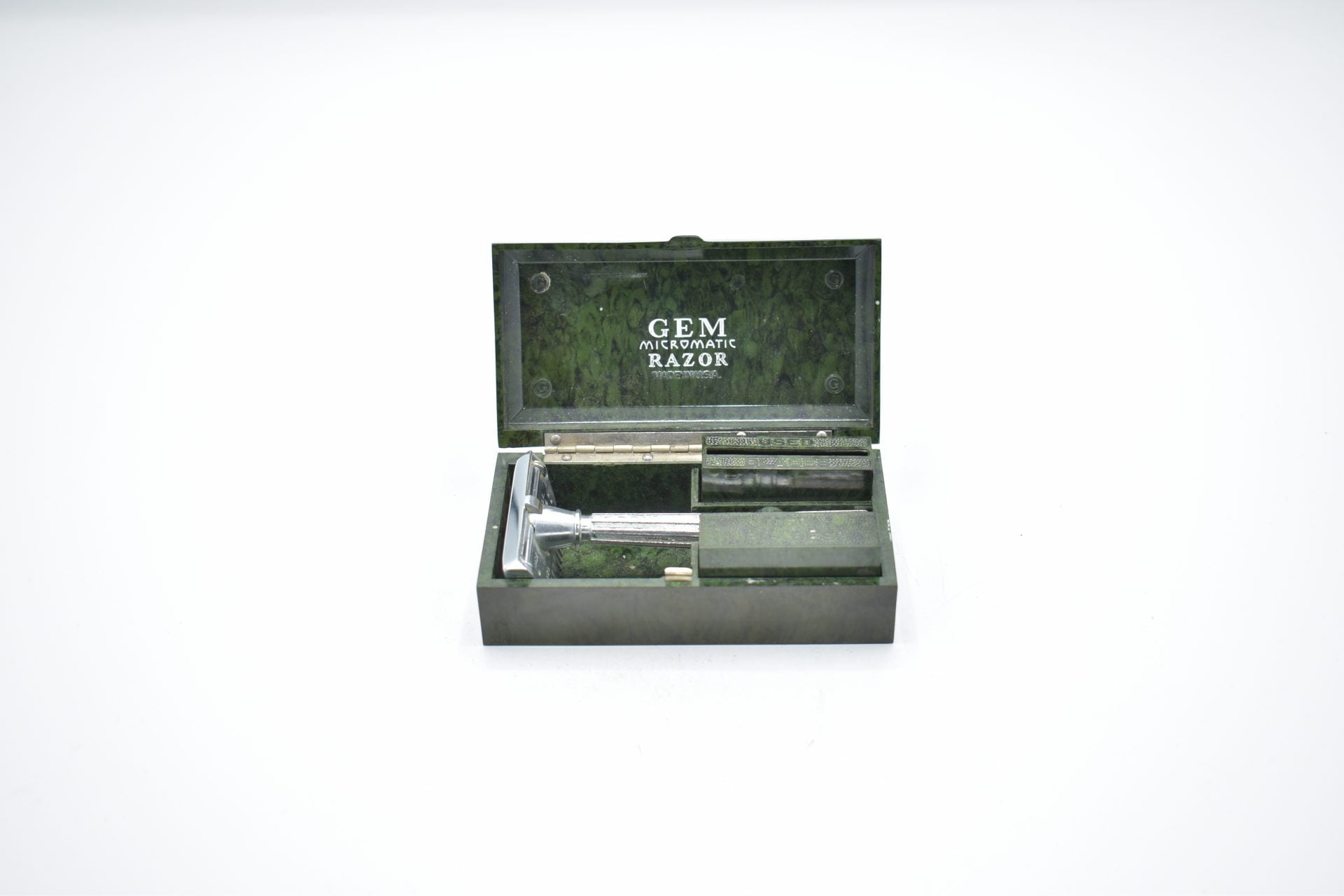 U.S WW2 Shaving set made by “GEM” – Byf41