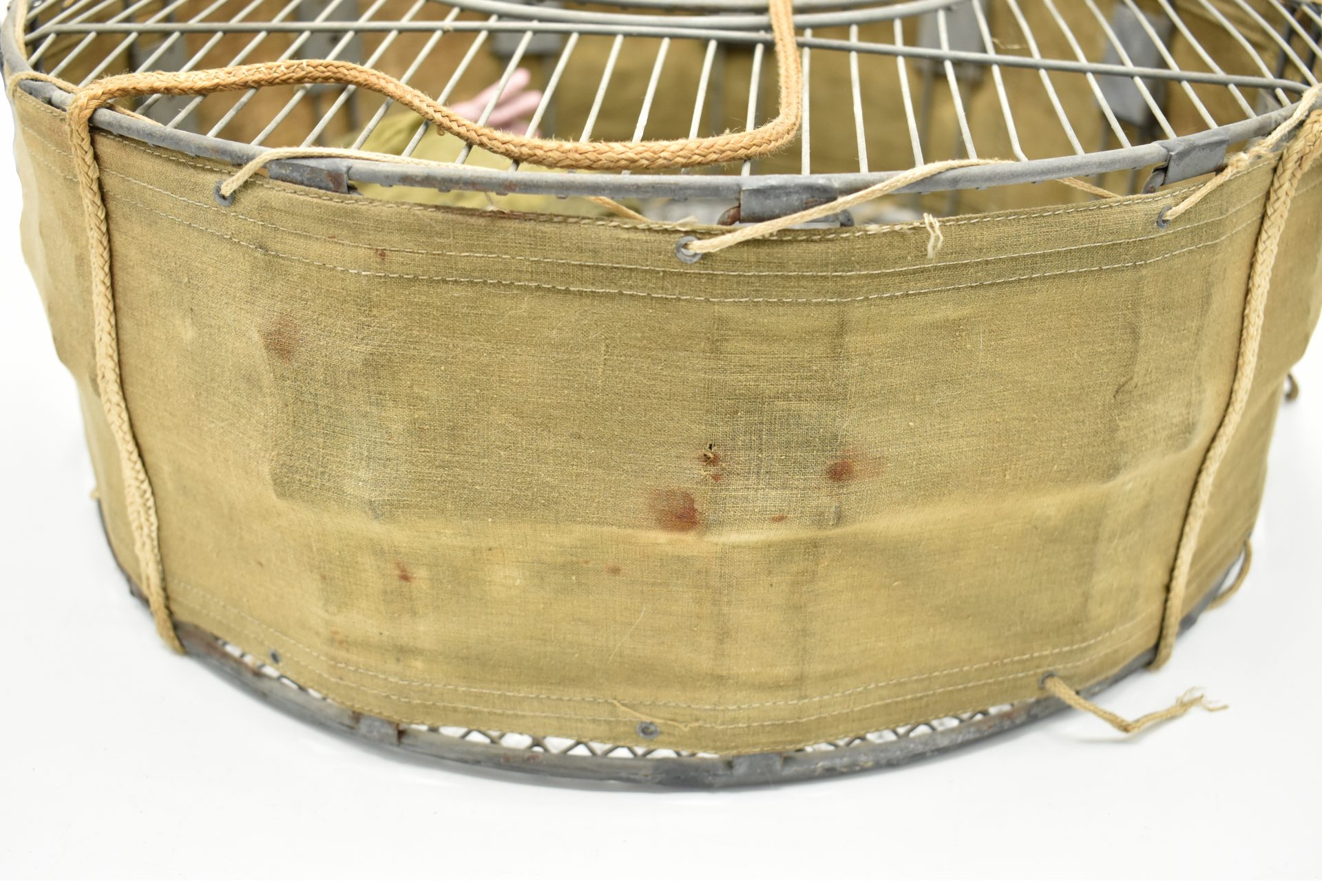 U.S WW2 Airborne Signal Corp pigeon carrier basket – Byf41
