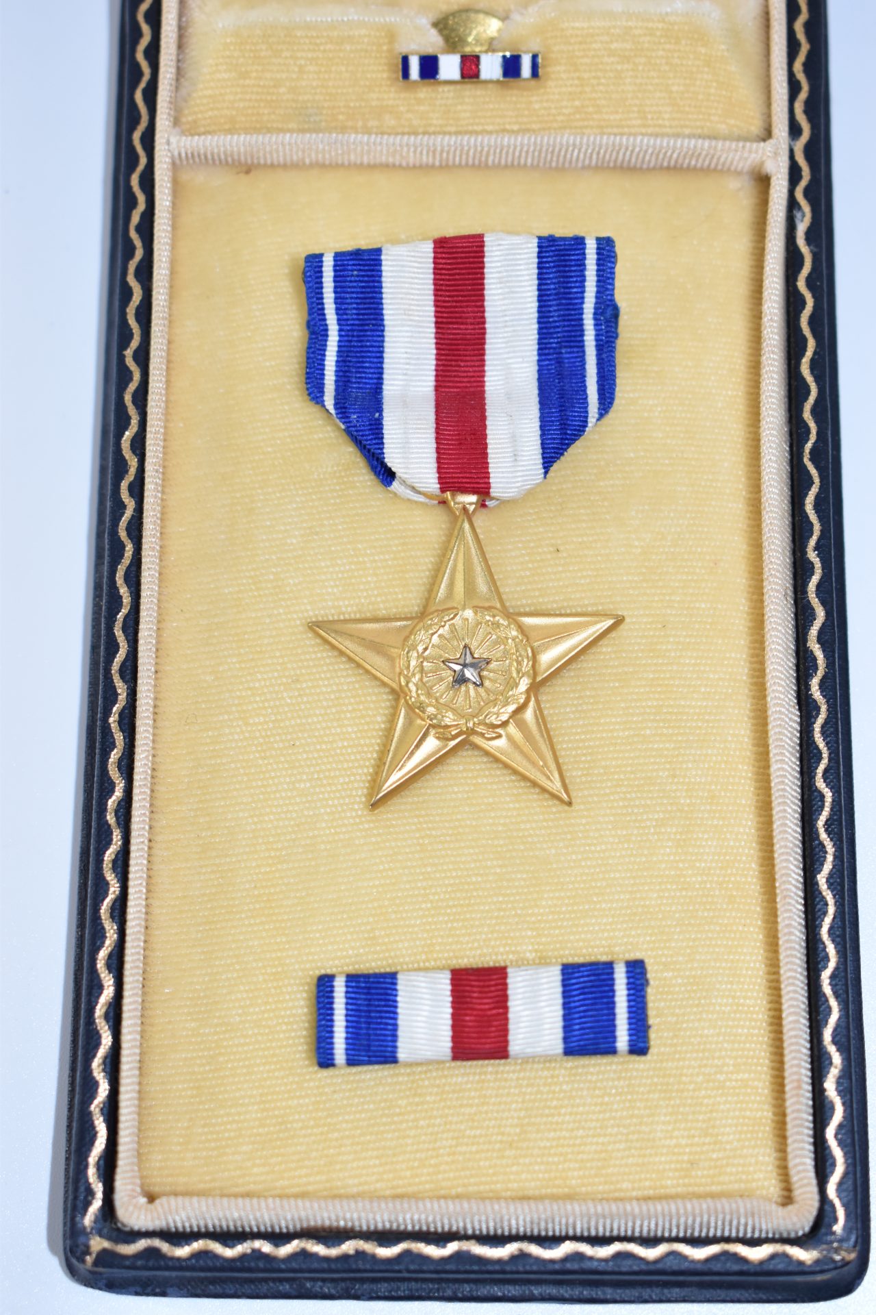 Original WWII US Silver star in box with ribbon & pin – Byf41