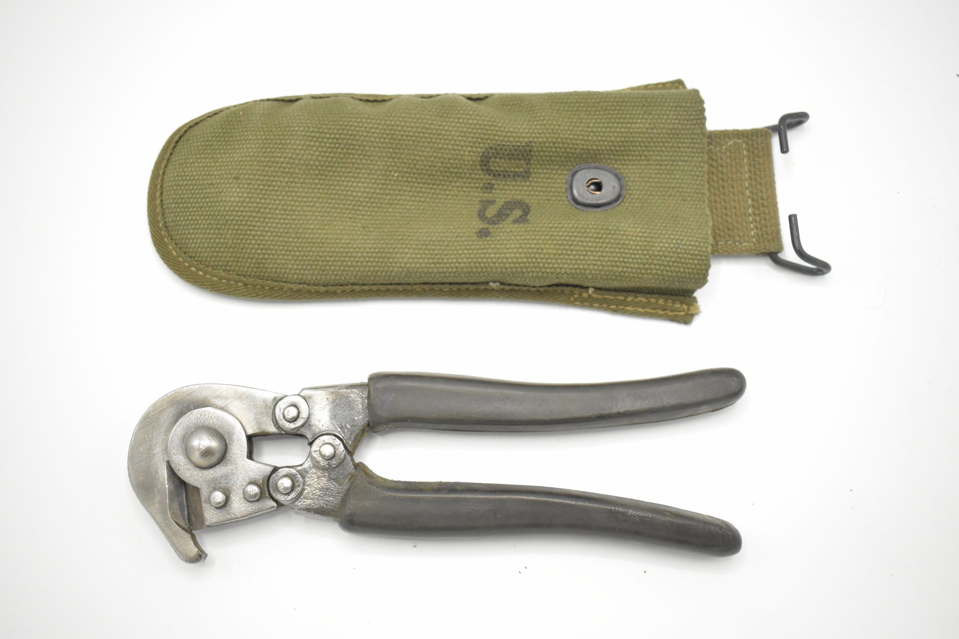 U.S WW2 Wirecutter with webbing marked ‘Lee 1945’ – Byf41