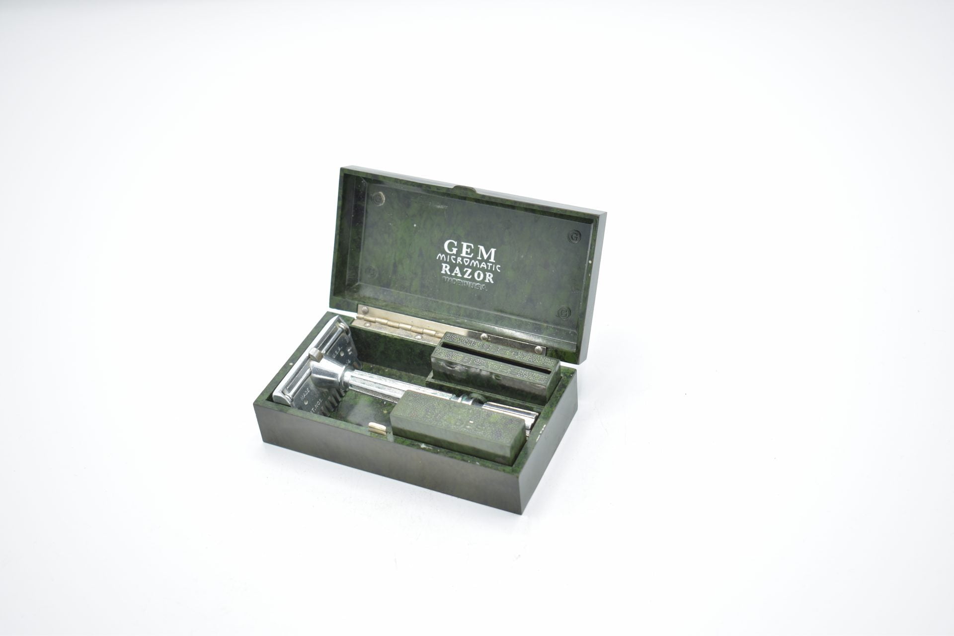 U.S WW2 Shaving set made by “GEM” – Byf41