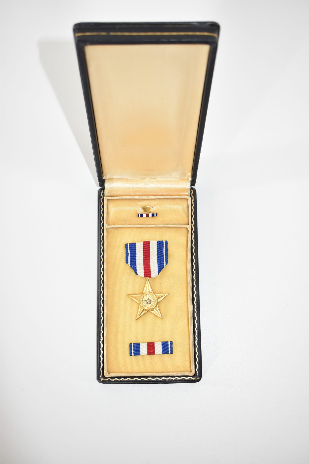 Original WWII US Silver star in box with ribbon & pin – Byf41