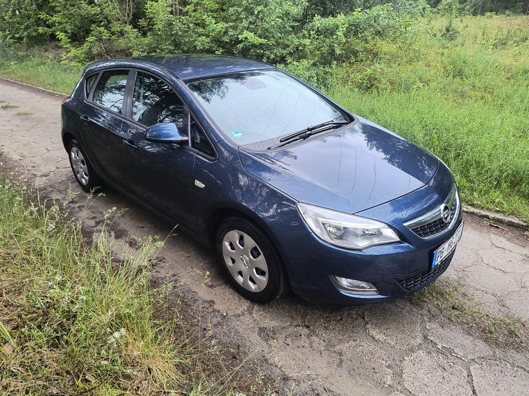 Opel Astra J Hatchback 1.6 16 v 116 km rok 2010 - Ogłoszenia - Moja ...